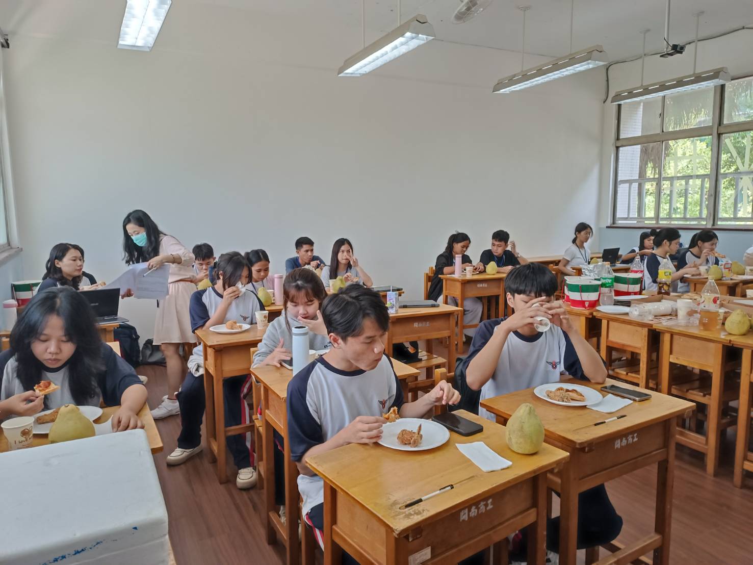 Overseas Students | KAINAN High School :: w3layouts
